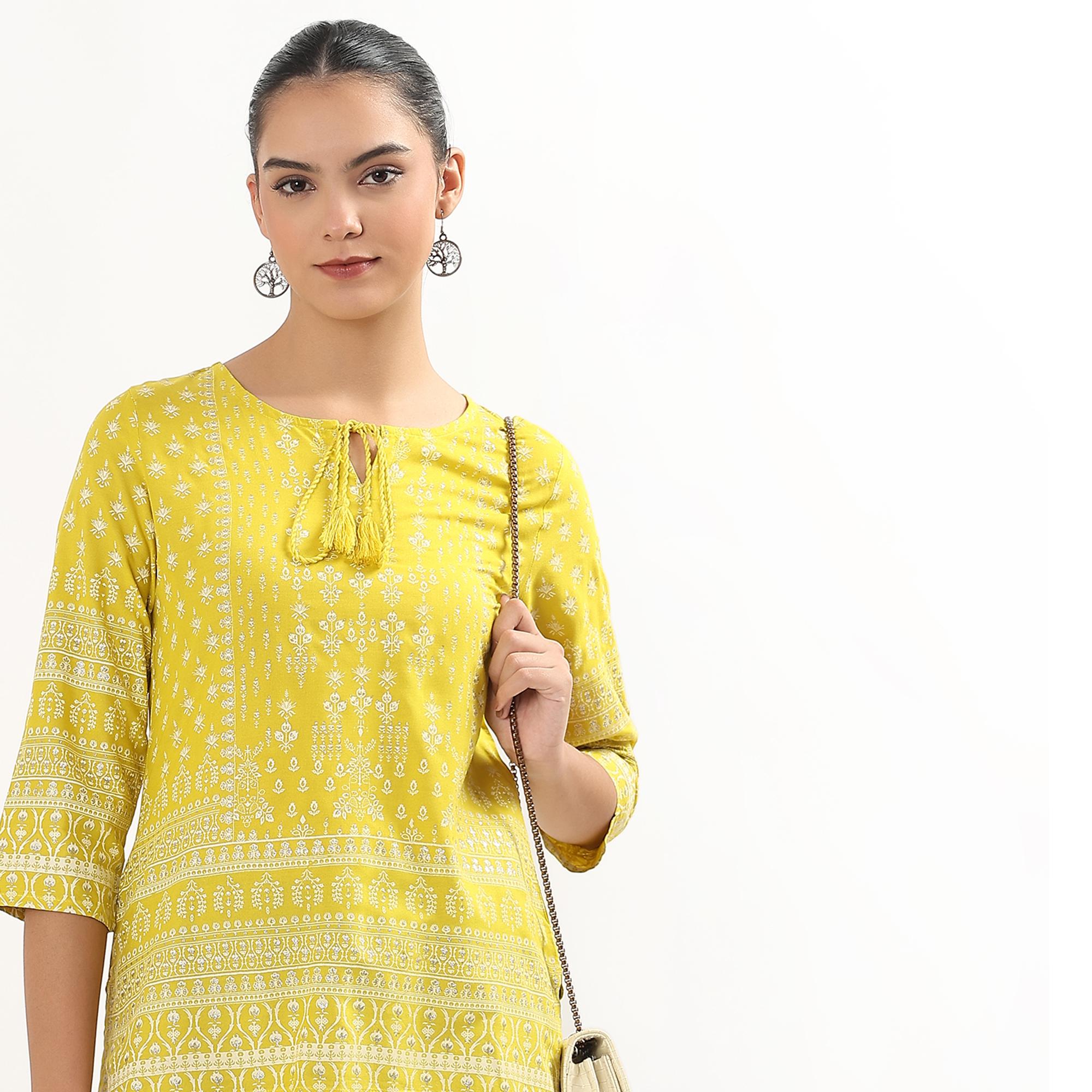 Pink Almirah Women's Bright Yellow Round Neck Placement Printed Kurti ...